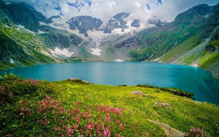 Beautiful Lakes of Swat Valley to spend best holidays time