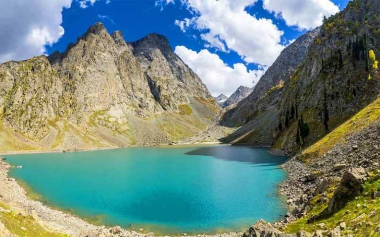 Beautiful Lakes of Swat Valley to spend best holidays time